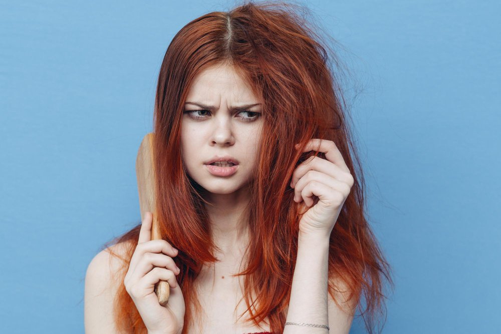 Par frizzy, uscat si lipsit de stralucire: cauze, simptome si solutii ...